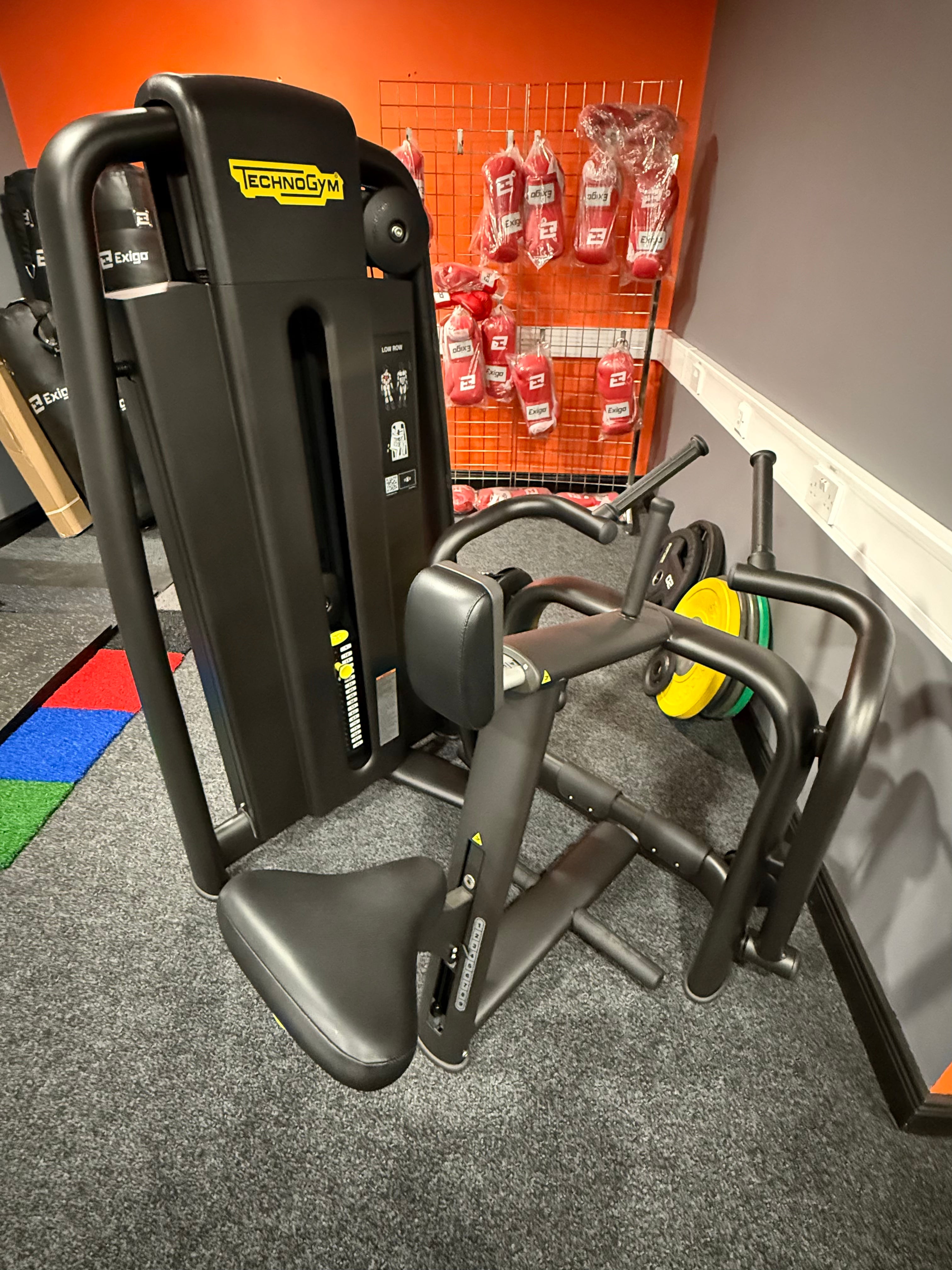 Technogym Selection 700 Low Row Meteor Black – EFSNI LTD